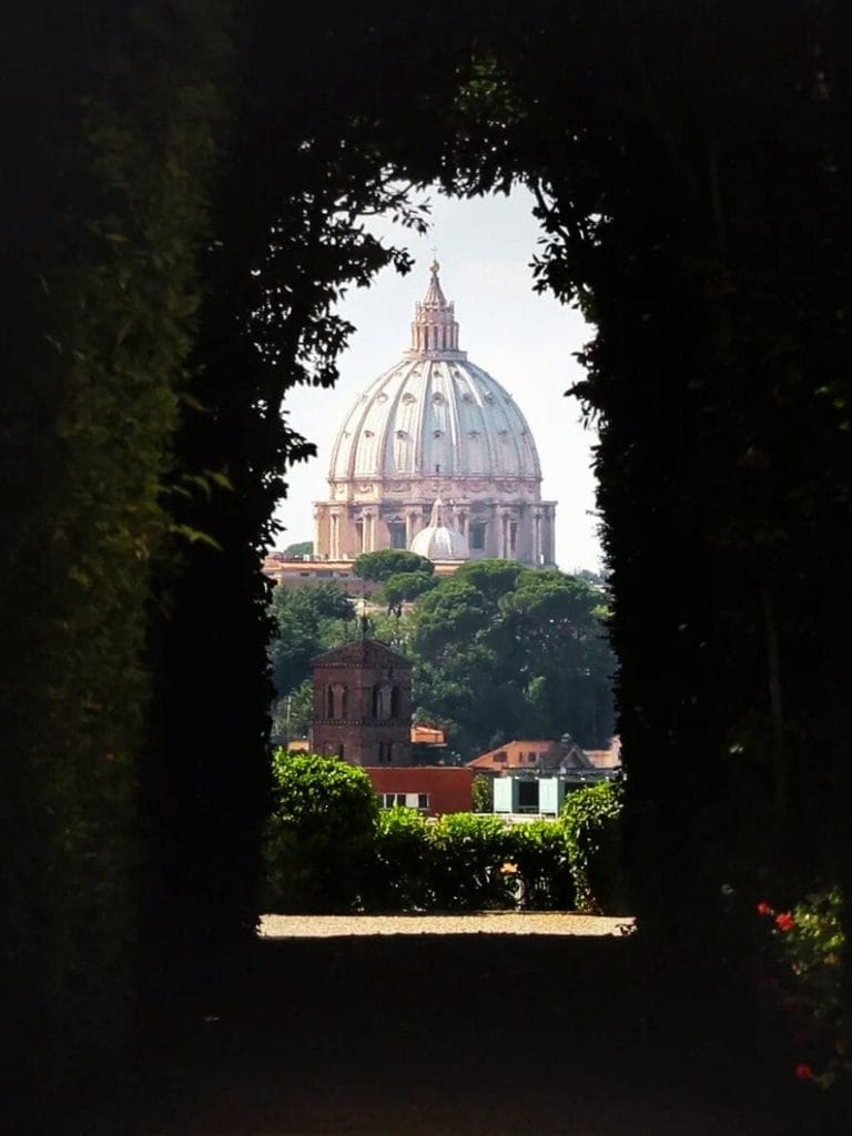 Le trou de la serrure Rome sur le mont Aventin – Adresse, Histoire ...